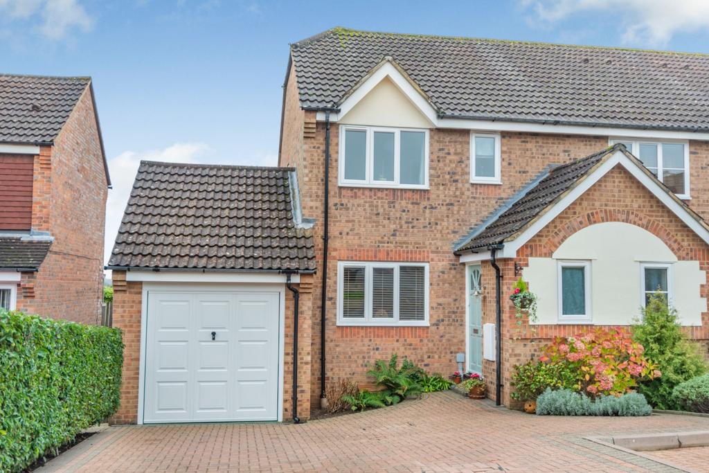 Thelluson Way, Rickmansworth, WD3 3 bed semi-detached house - £599,950