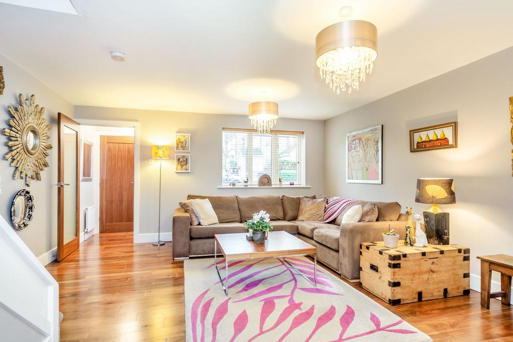 Thelluson Way, Rickmansworth, WD3 3 bed semi-detached house - £599,950