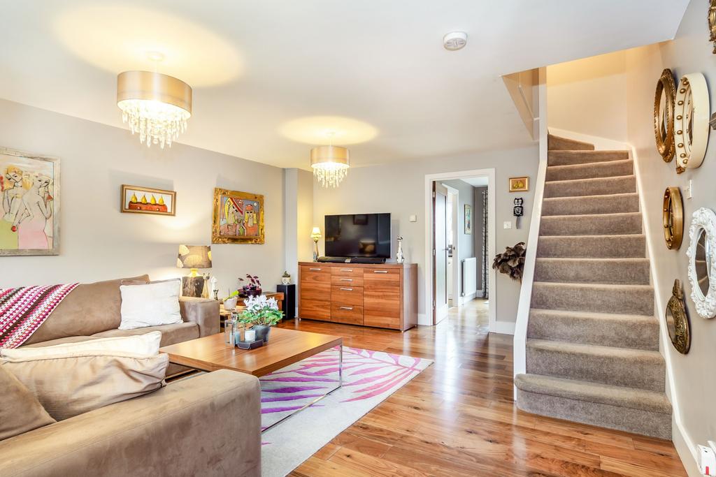 Thelluson Way, Rickmansworth, WD3 3 bed semi-detached house - £599,950