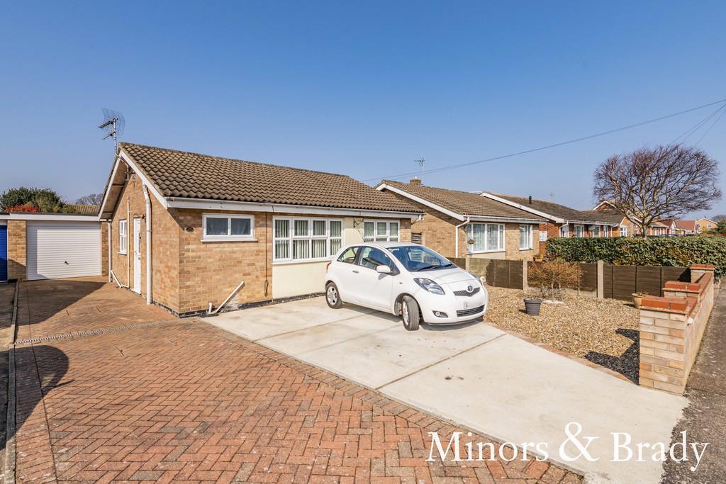Middle Way, Lowestoft 3 bed detached bungalow - £1,000 pcm (£231 pw)