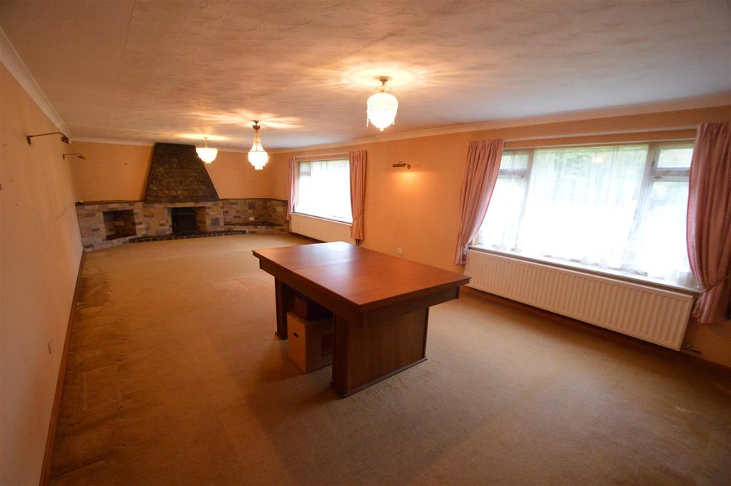 Shawbury, Shrewsbury 4 bed bungalow - £425,000