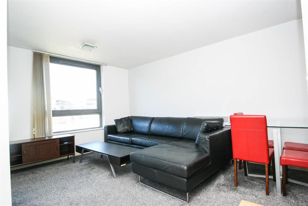 Centenary Plaza, City Centre 1 bed apartment - £925 pcm (£213 pw)