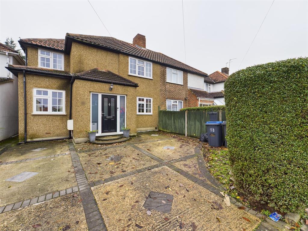 Shaxton Crescent, New Addington... 3 bed house - £475,000