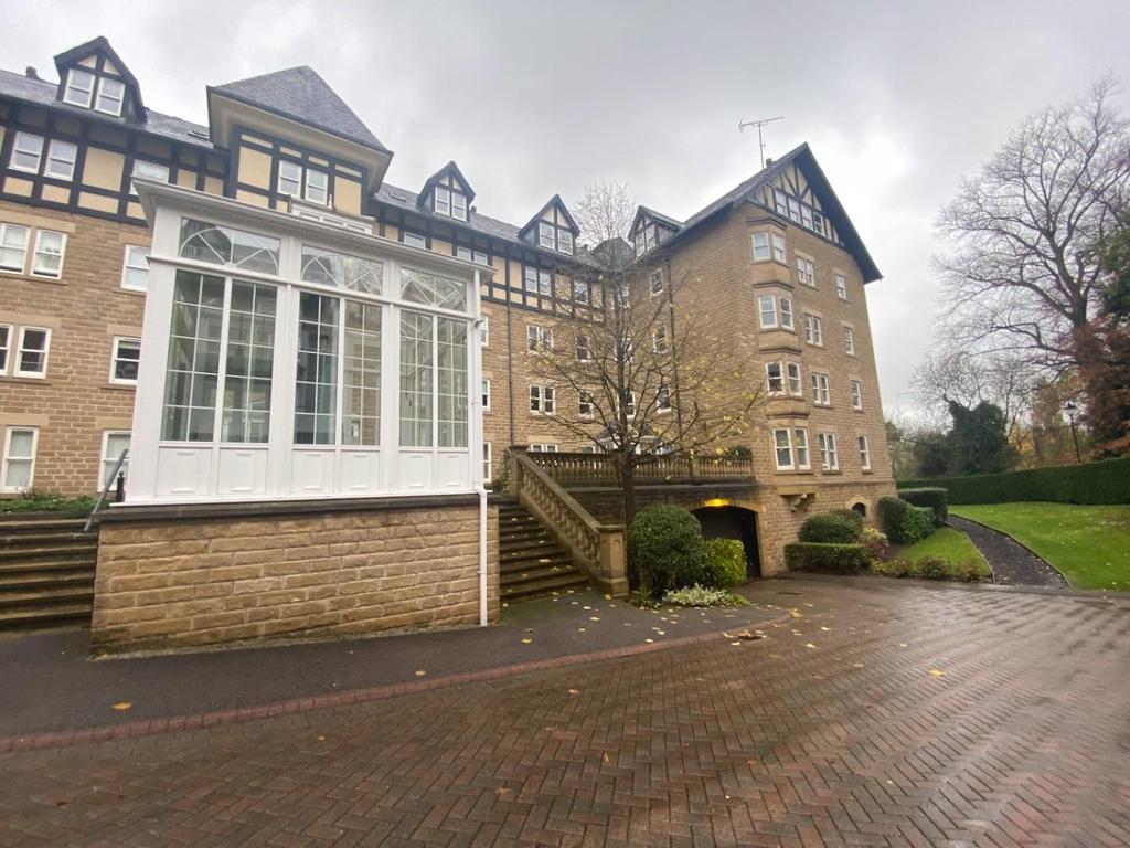Cornwall House, Portland Crescent... 2 bed apartment - £1,050 pcm (£242 pw)