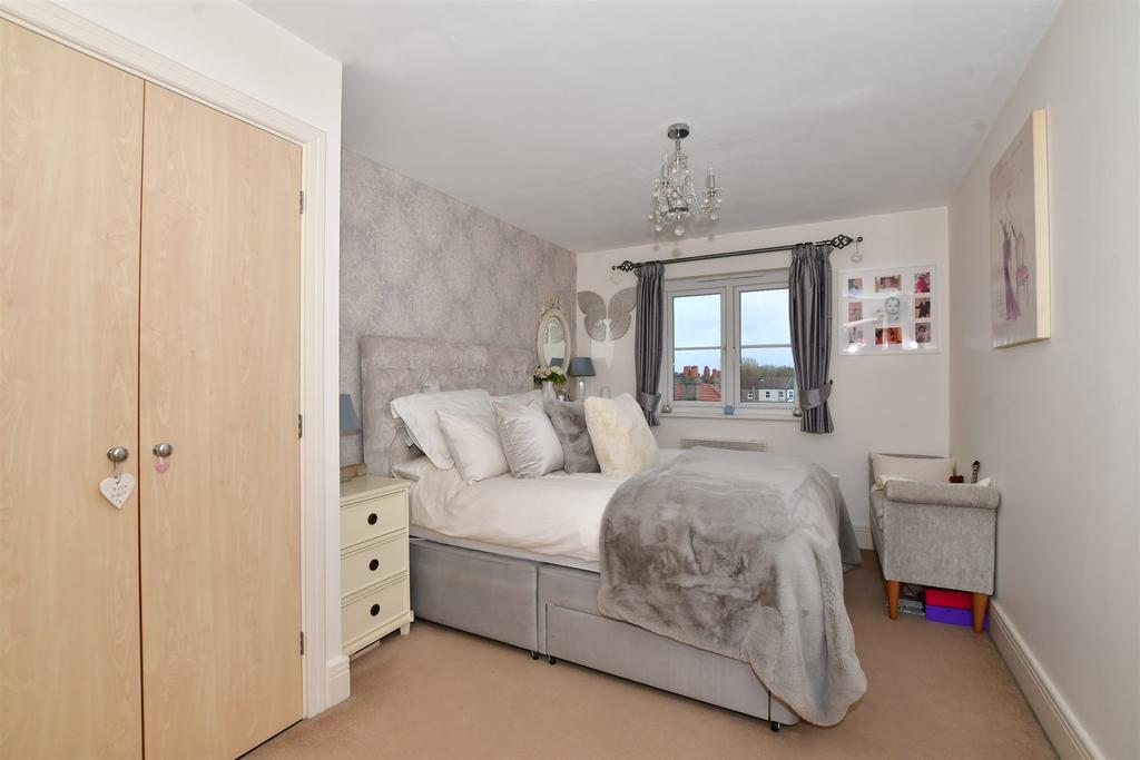 Lind Road, Sutton, Surrey 2 bed flat - £325,000
