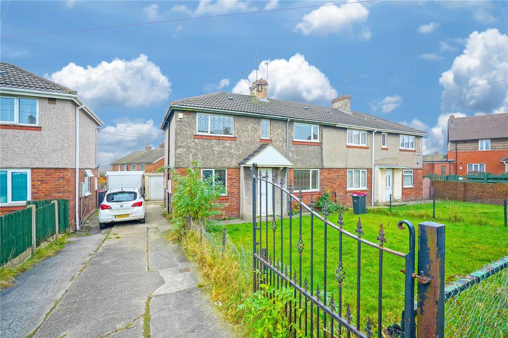Cross Street, Thurcroft, Rotherham... 3 bed semi-detached house - £104,000