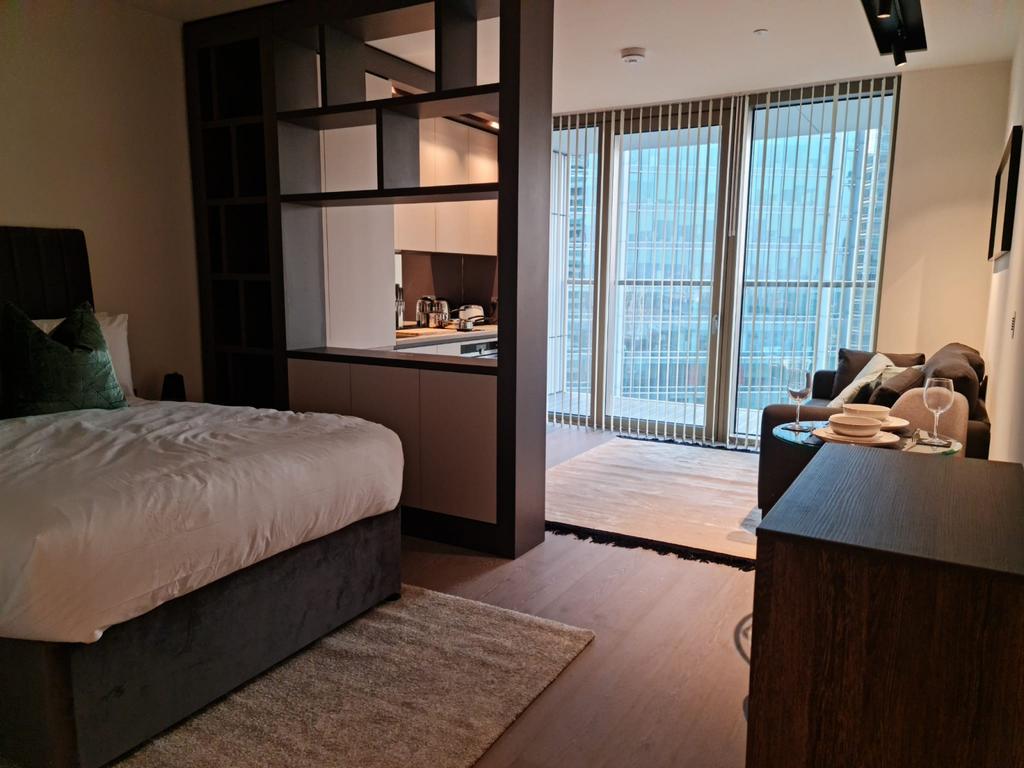 One Park Drive, E14 Studio - £2,817 pcm (£650 pw)