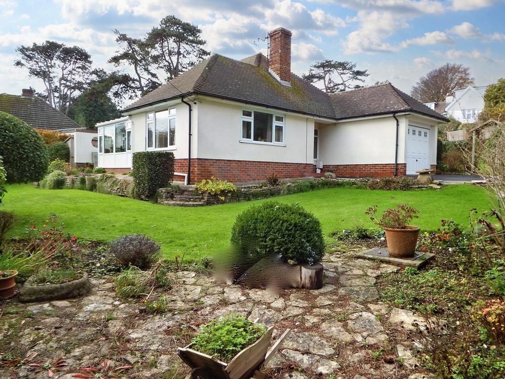 Pine Walk, Lyme Regis DT7 2 bed detached bungalow - £1,450 pcm (£335 pw)