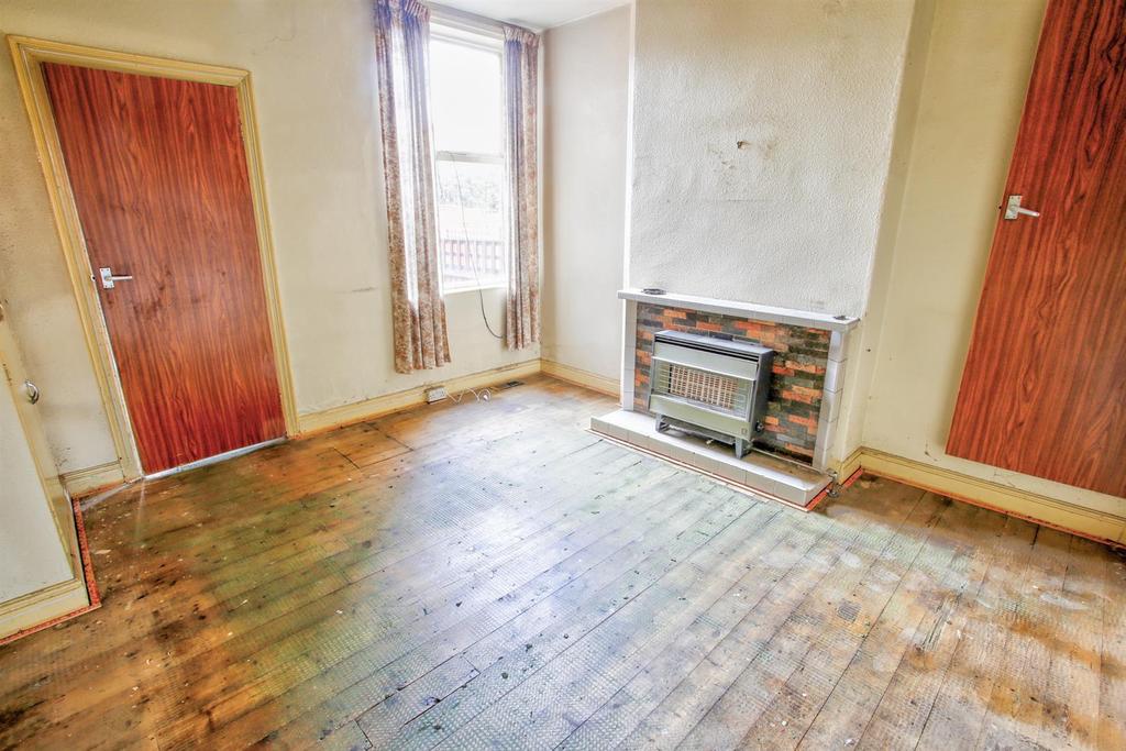 Victoria Road, Nottingham 2 bed terraced house - £175,000