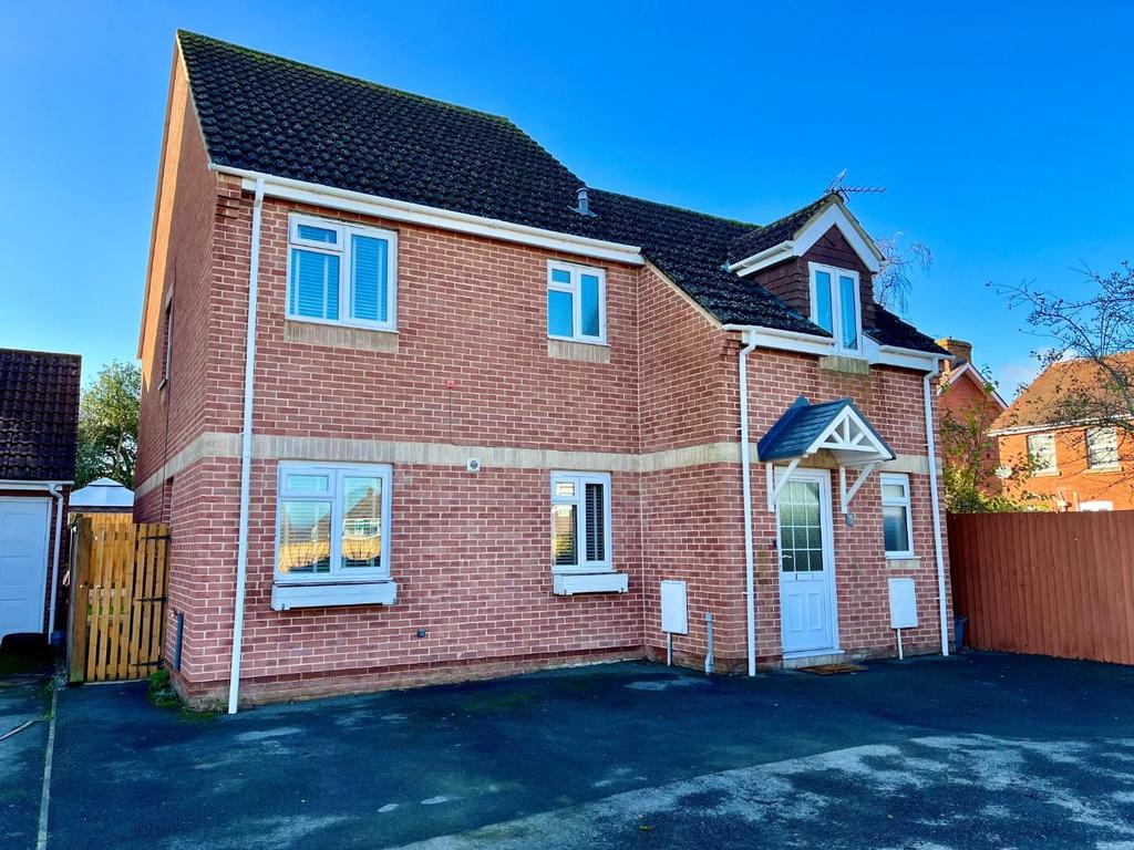 Workmans Close, Dursley... 4 bed detached house - £350,000