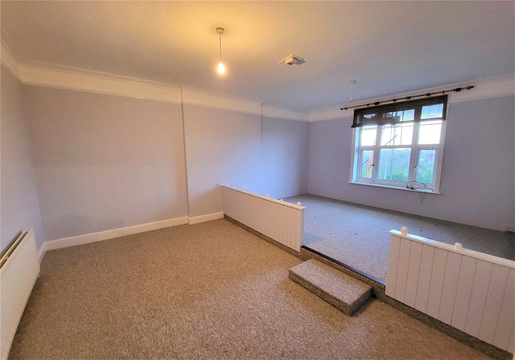 The Droveway, St. Margarets Bay... 1 bed apartment - £750 pcm (£173 pw)
