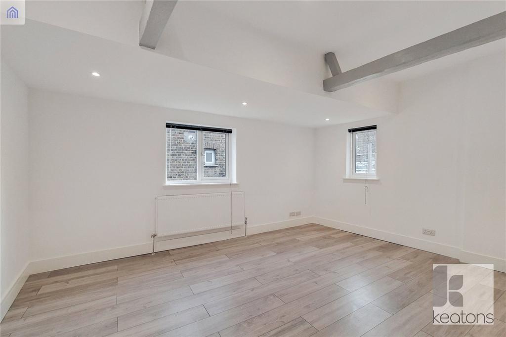 Douglas Way, Deptford, London, SE8 2 bed flat - £1,850 pcm (£427 pw)