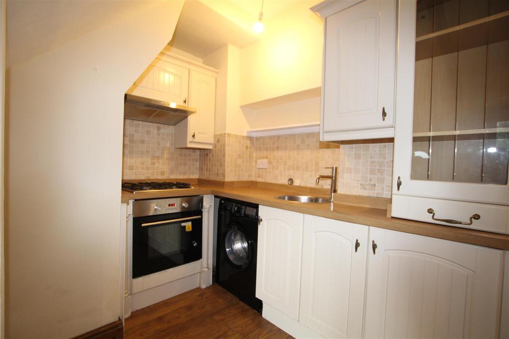 Catherine Slack, Queensbury, Bradford 1 bed end of terrace house - £500 ...