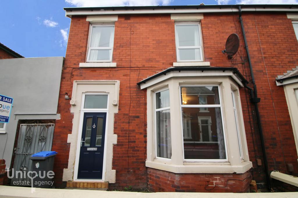 Glen Street, Blackpool, FY3 3 bed end of terrace house for sale - £115,000