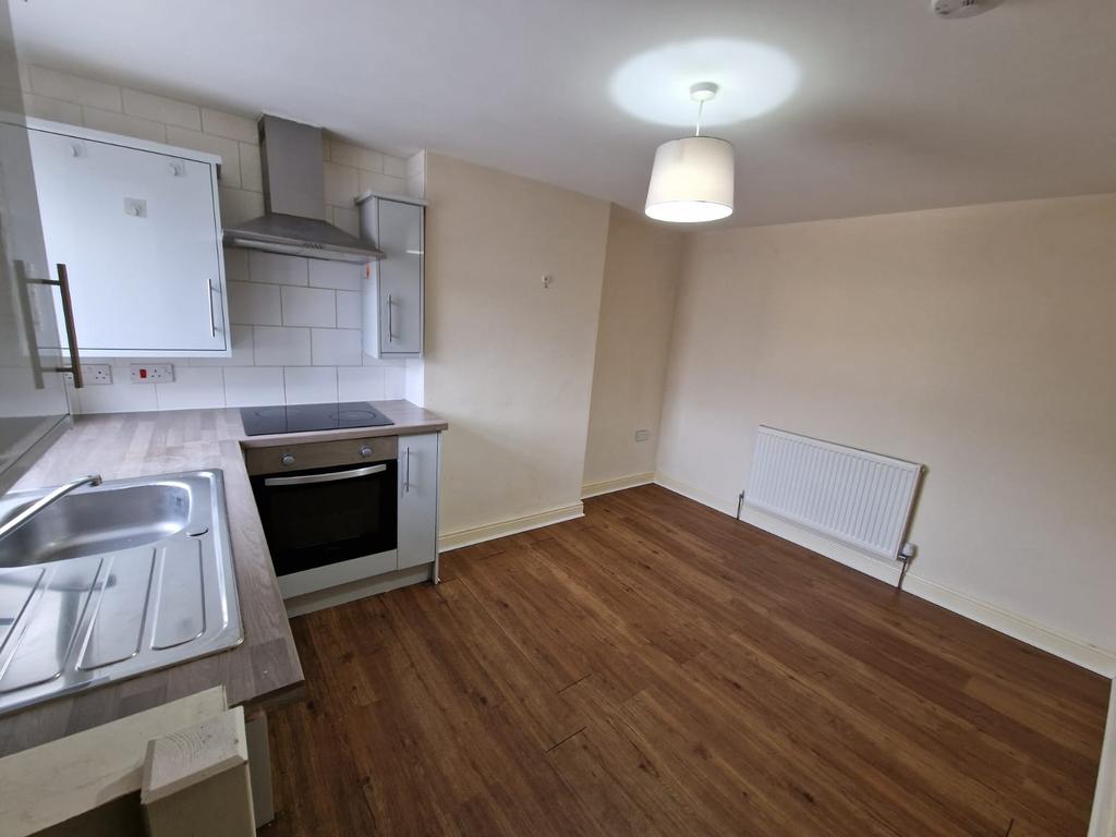 Strathnairn Street, Cardiff CF24 1 bed flat - £800 pcm (£185 pw)