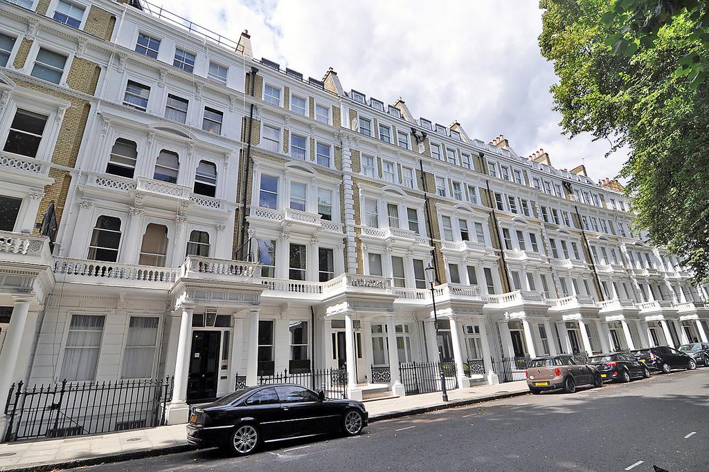 Courtfield Gardens, Kensington... Studio to rent - £1,248 pcm (£288 pw)