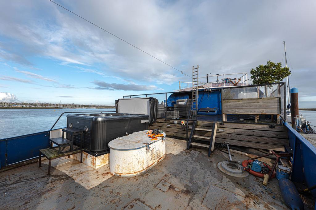 M V Bendix, Rochford, SS4 3 bed houseboat for sale - £130,000