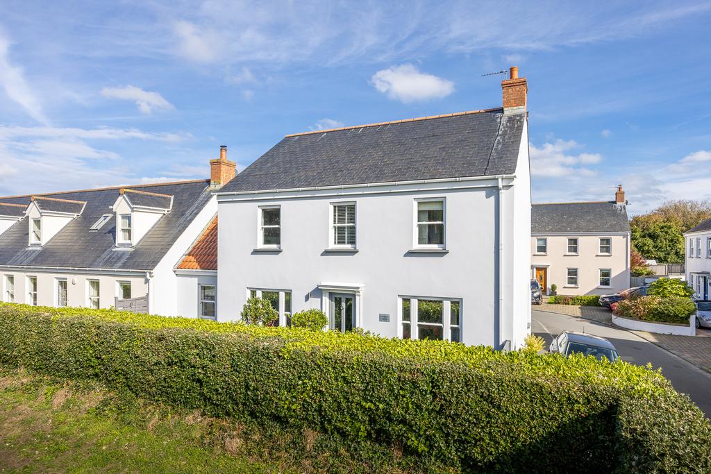 La Rue Des Frenes, St. Martin, Guernsey 6 bed link detached house for ...