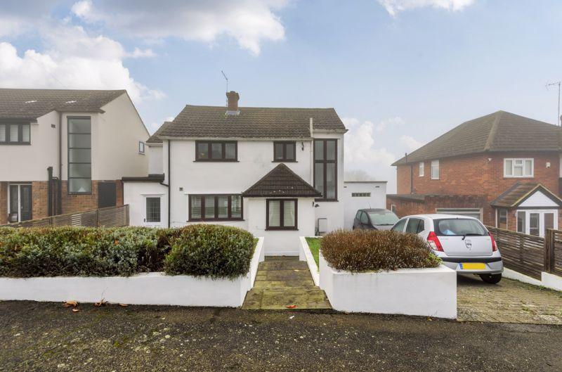 Westfield Avenue, South Croydon 3 bed detached house - £2,295 pcm (£530 pw)