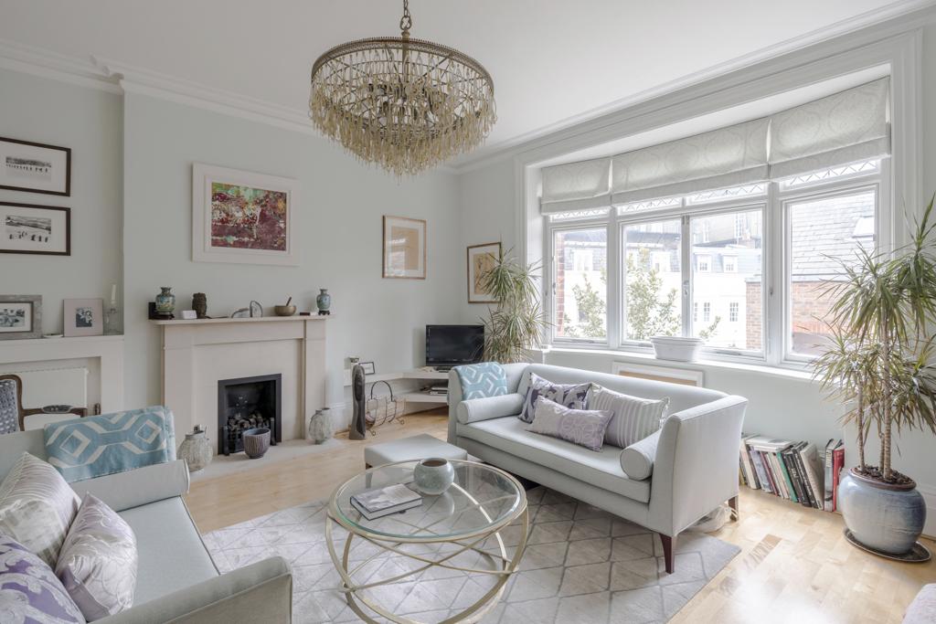 Tite Street, London, SW3 2 bed flat - £4,550 pcm (£1,050 pw)