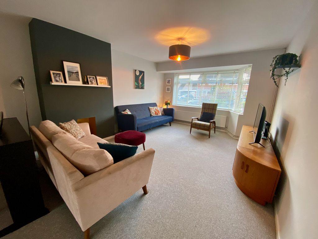 Clumber Drive, Radcliffe on Trent NG12 1DA 3 bed semi-detached house ...