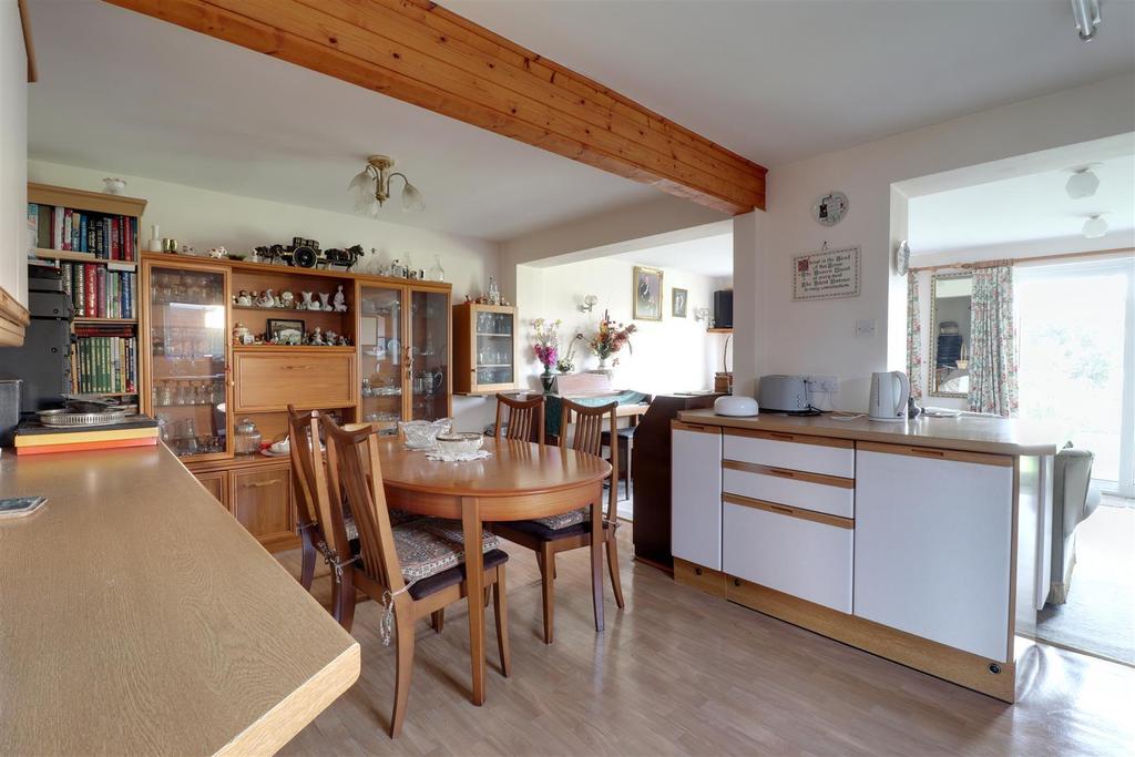Chelmsford Avenue, Warden Hill, Cheltenham 3 bed semi-detached house ...