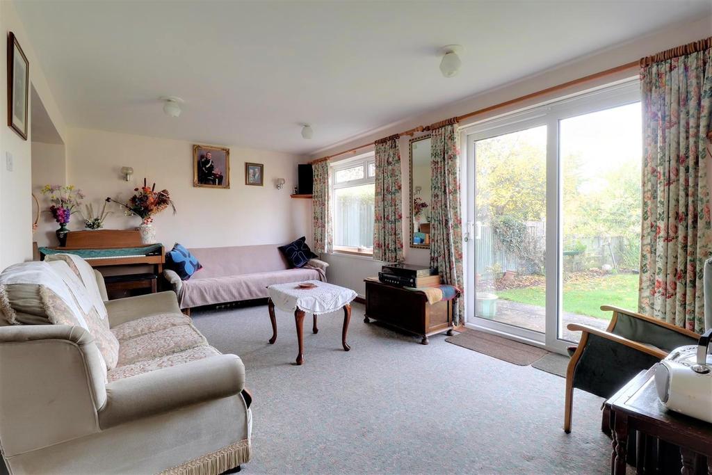 Chelmsford Avenue, Warden Hill... 3 bed semi-detached house - £325,000