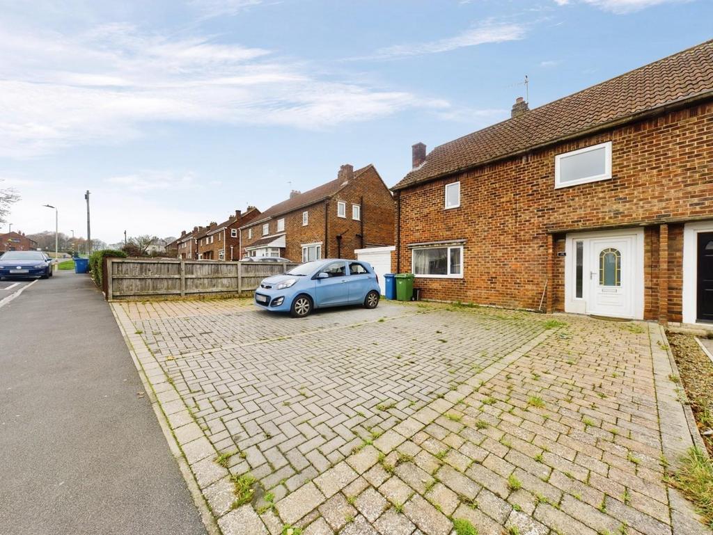 Holme Hill, Eastfield, Scarborough... 3 bed semi-detached house - £170,000