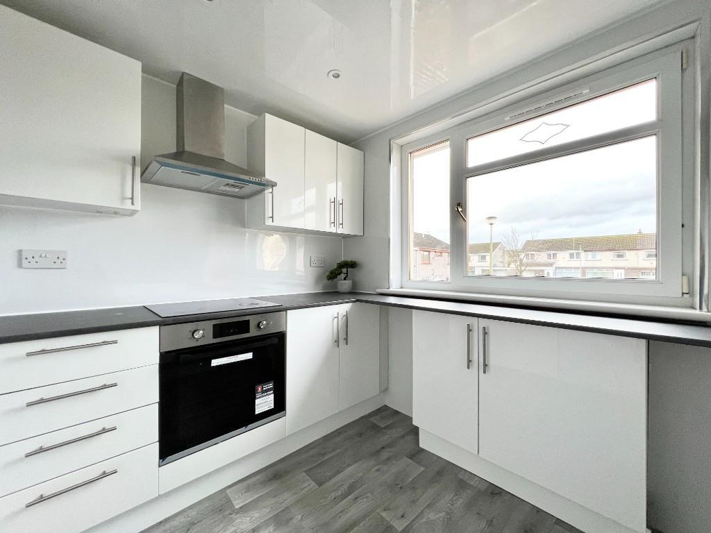 Cherry Lane, Banknock, Falkirk, FK4 2 bed flat - £700 pcm (£162 pw)