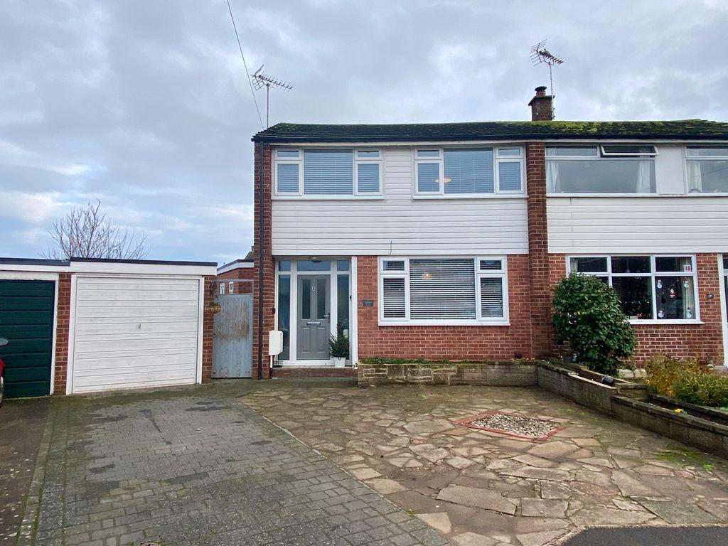 Raymond Drive, Bingham NG13 8DB 3 bed semi-detached house - £290,000