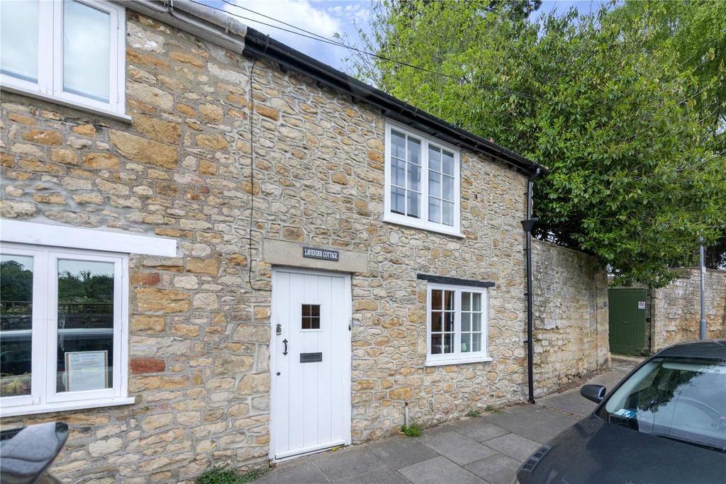 Long Street, Sherborne, DT9 2 bed terraced house - £1,000 pcm (£231 pw)