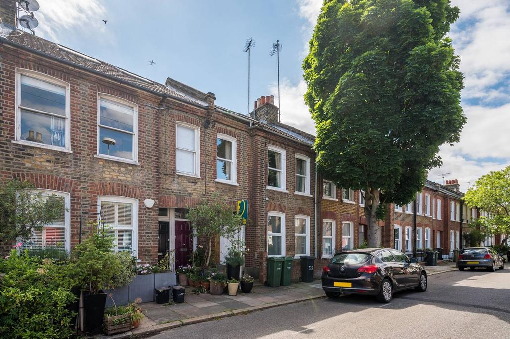Crimsworth Road, Vauxhall, London, SW8 3 bed flat - £2,600 pcm (£600 pw)
