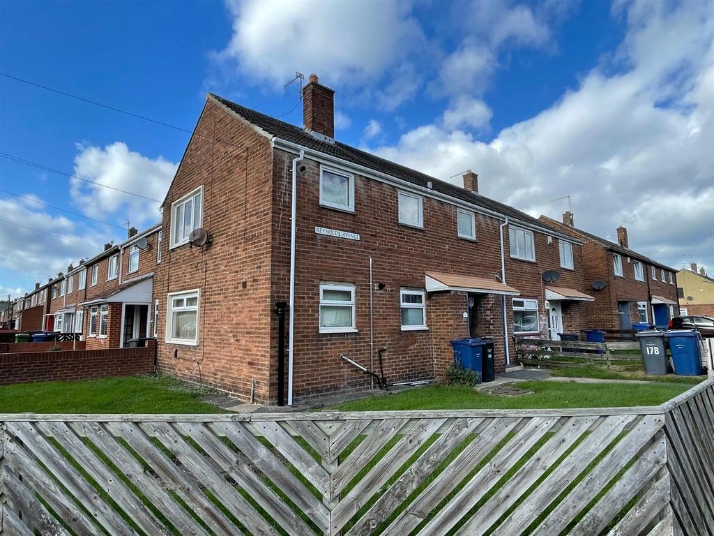 Reynolds Avenue, South Shields 1 bed flat - £425 pcm (£98 pw)