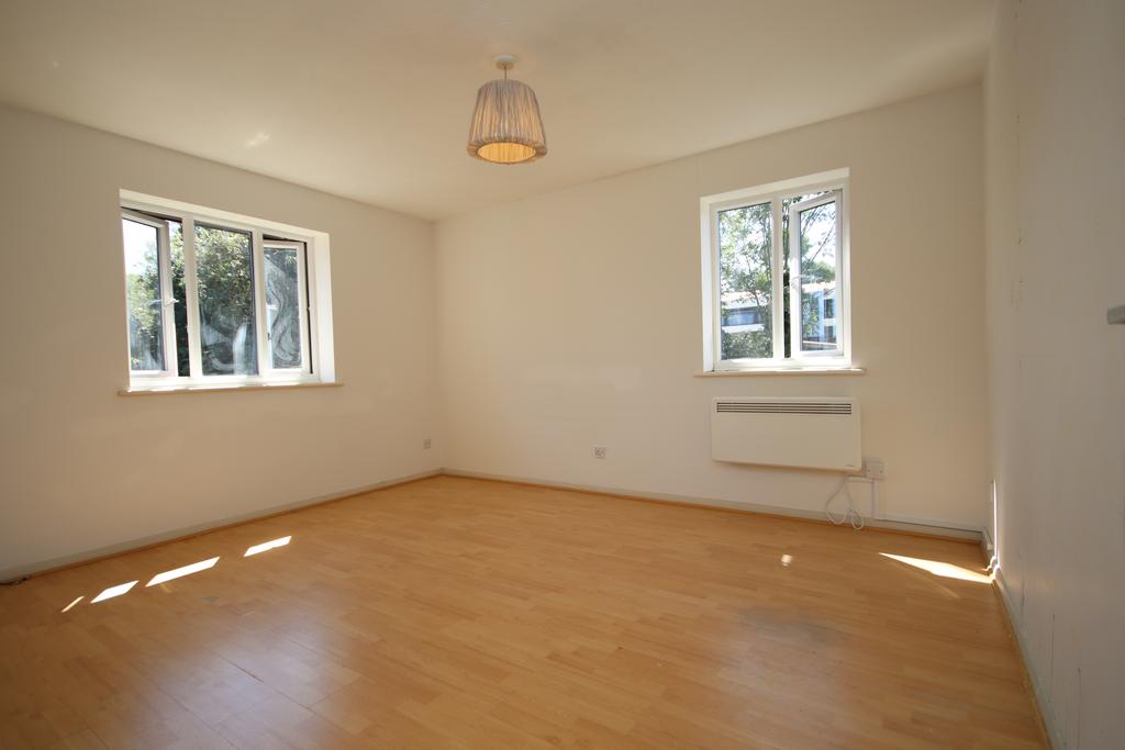 Lagonda Way, Dartford, DA1 1 bed apartment - £170,000