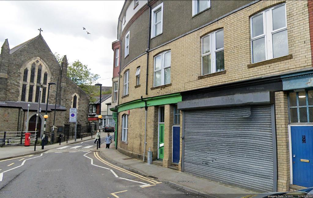 Commercial Street Arcade, Abertillery... Studio to rent - £400 pcm (£92 pw)