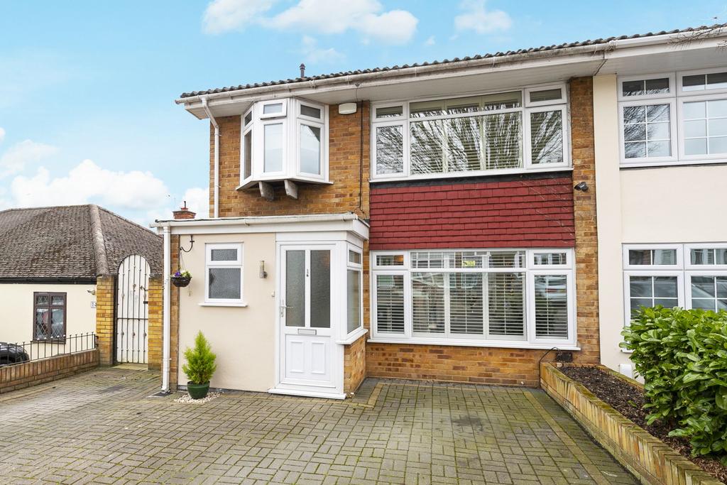 Princes Road, Buckhurst Hill, IG9 3 bed semi-detached house - £2,150 ...