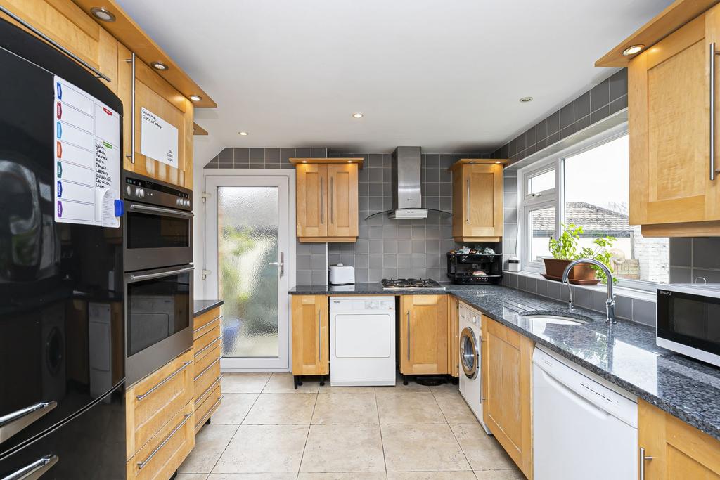 Princes Road, Buckhurst Hill, IG9 3 bed semi-detached house - £2,150 ...