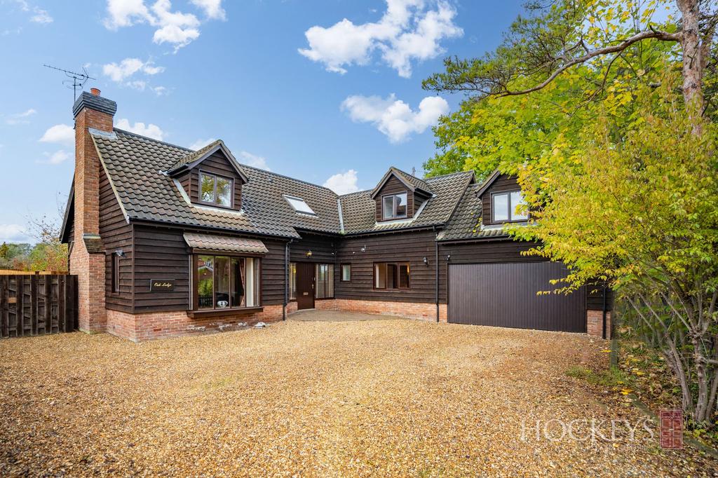 West Drive, Highfields Caldecote, CB23 5 bed detached house - £850,000