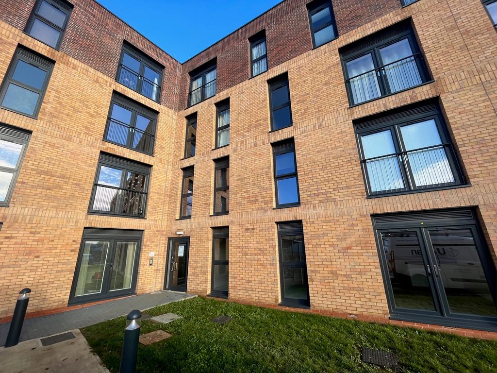 Station Road, Corby, NN17 2 bed flat - £895 pcm (£207 pw)