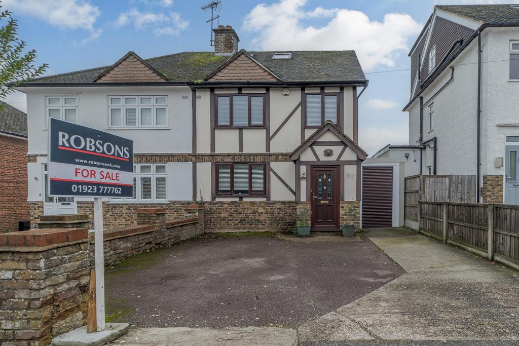 Woodland Road, Maple Cross... 4 bed semi-detached house - £649,950