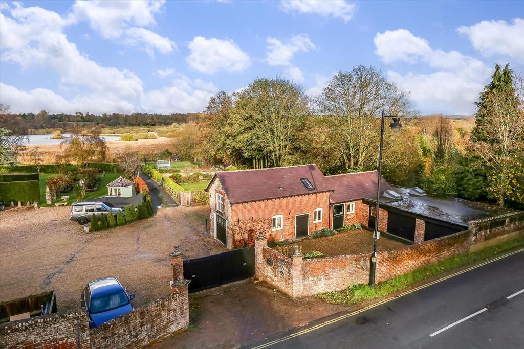 East Street, Alresford, Hampshire, SO24 3 bed detached house - £1,250,000