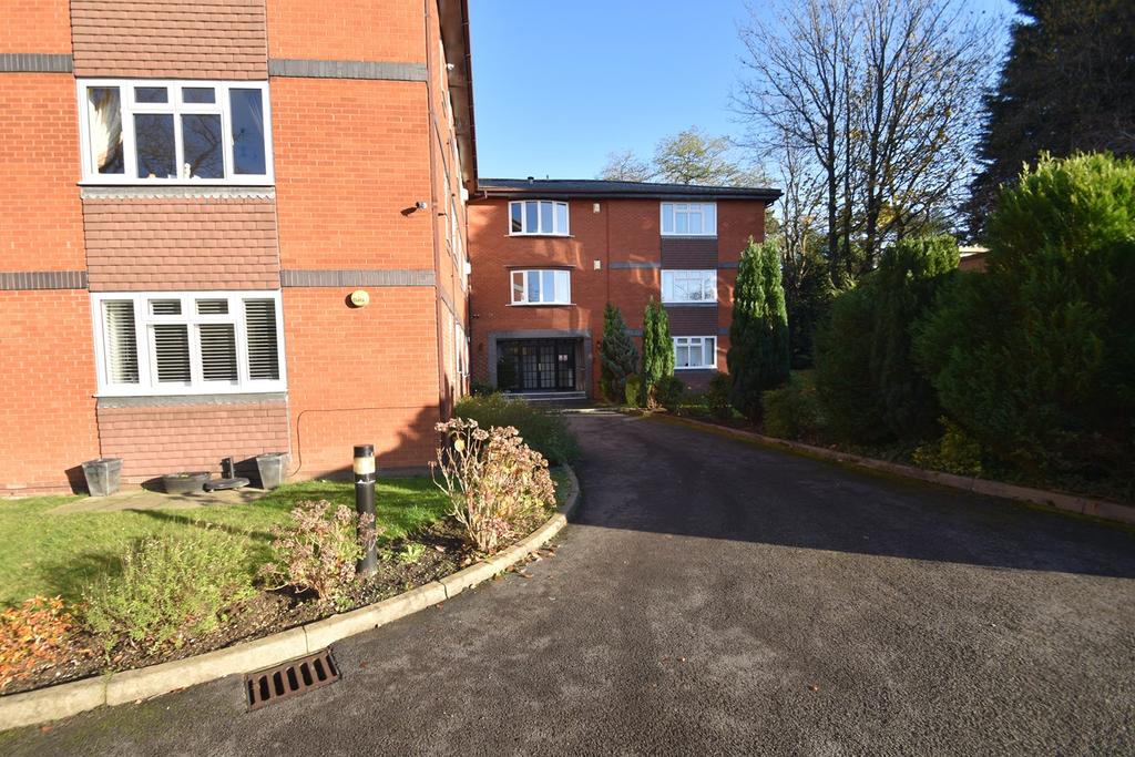 Woodbourne Road, Sale, M33 2 bed apartment - £1,250 pcm (£288 pw)