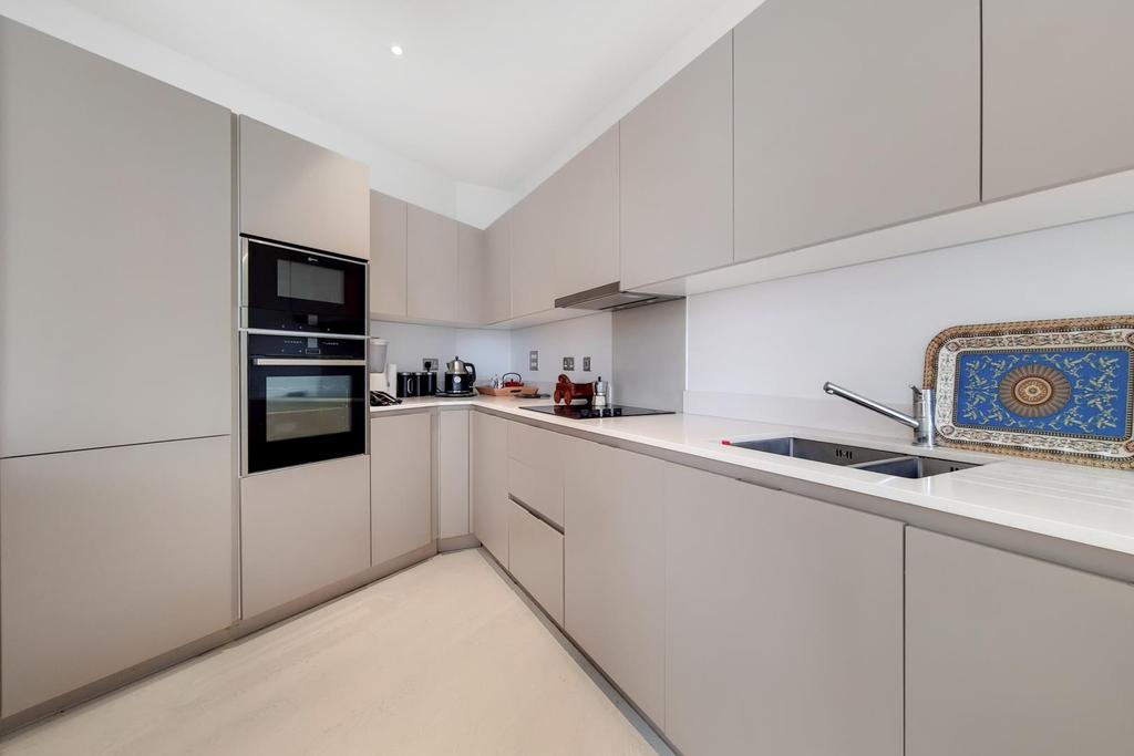 Threadneedle House, Belmont Park, SE13 3 bed flat - £499,995