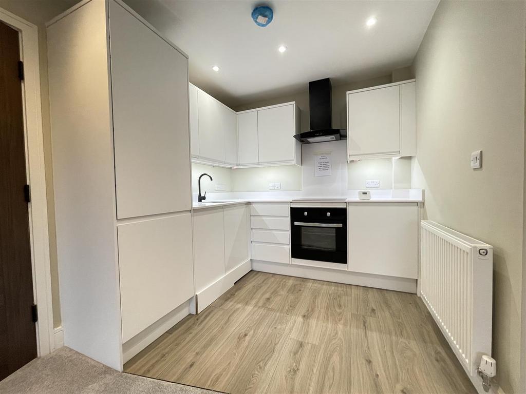 Scalby View Apartments, Hackness Road, Scarborough, YO12 5SD 2 bed flat ...
