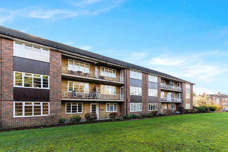Lancaster Court, Banstead 2 bed apartment - £1,450 pcm (£335 pw)