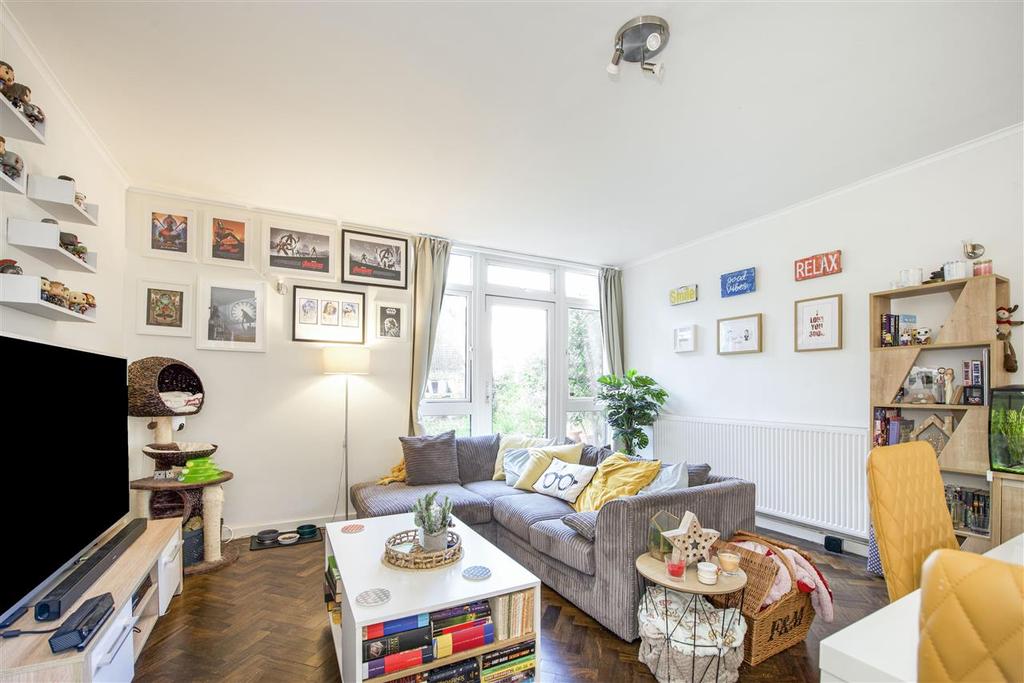 Marsham Court, Victoria Drive, London 2 bed apartment - £475,000
