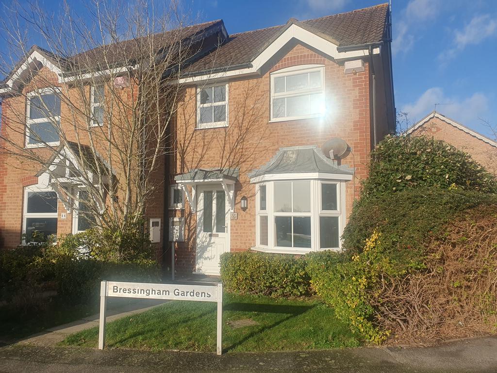 Bressingham Gardens, Northampton, NN4 3 bed semi-detached house - £ ...