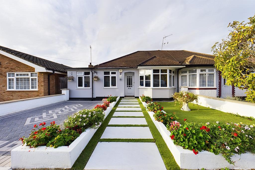 Mount Park Road Pinner Ha5 3 Bed Bungalow £800 000