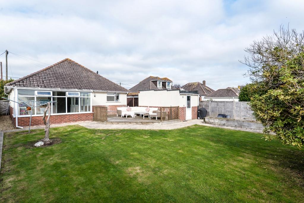 Carlton Avenue, Barton On Sea, New Milton, BH25 3 bed bungalow for sale ...