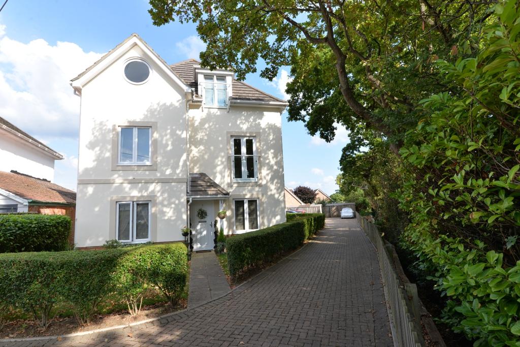 Maycroft Court, Station Road, New... 2 bed apartment - £239,950